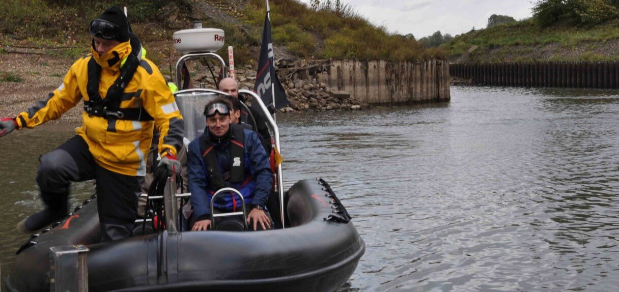 Firmen-Event Düsseldorf: Abenteuer Geocaching & Speedboot fahren